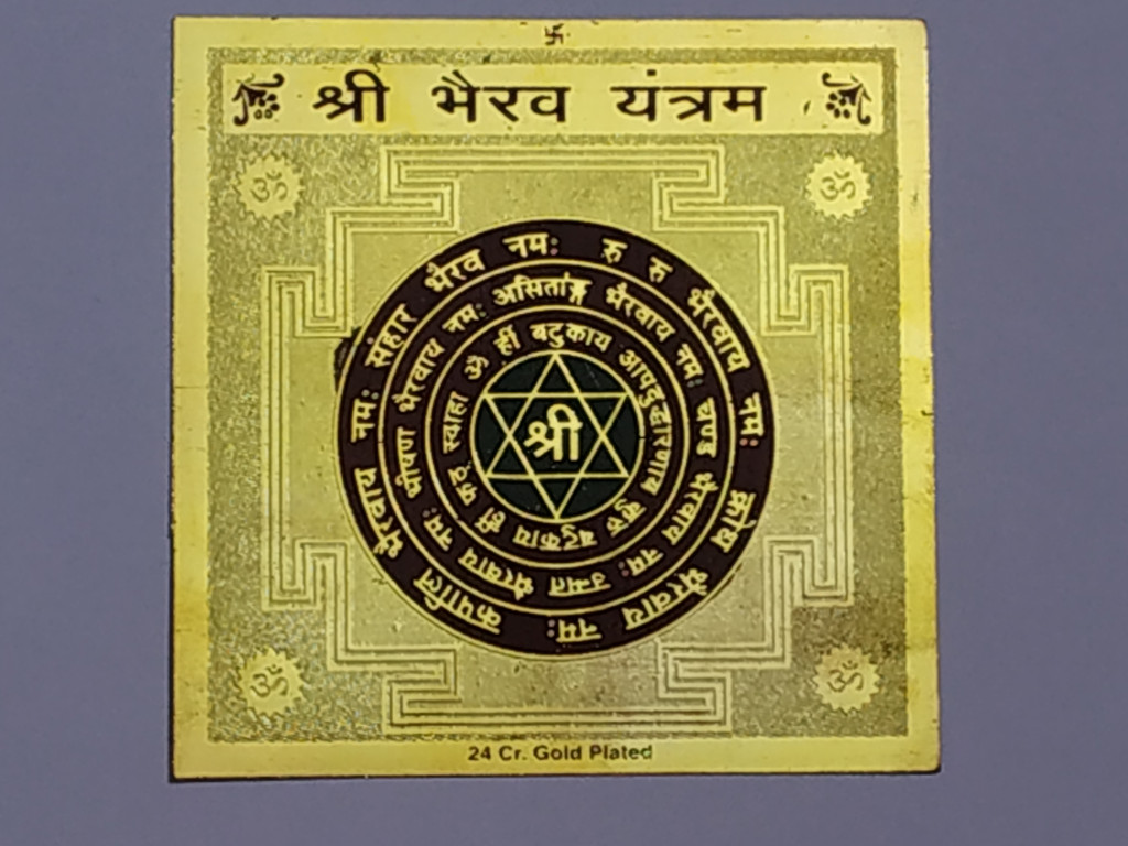 Abhimantrit Shani Yantra Locket With Neeli Stone Genuine Product – Shivaago